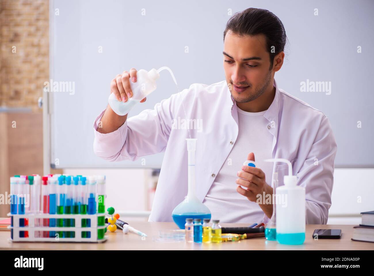 Young chemistry teacher in the classroom Stock Photo - Alamy