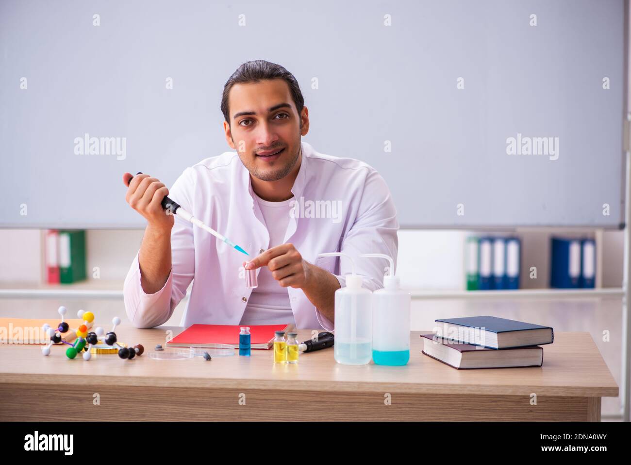 Young chemistry teacher in the classroom Stock Photo - Alamy