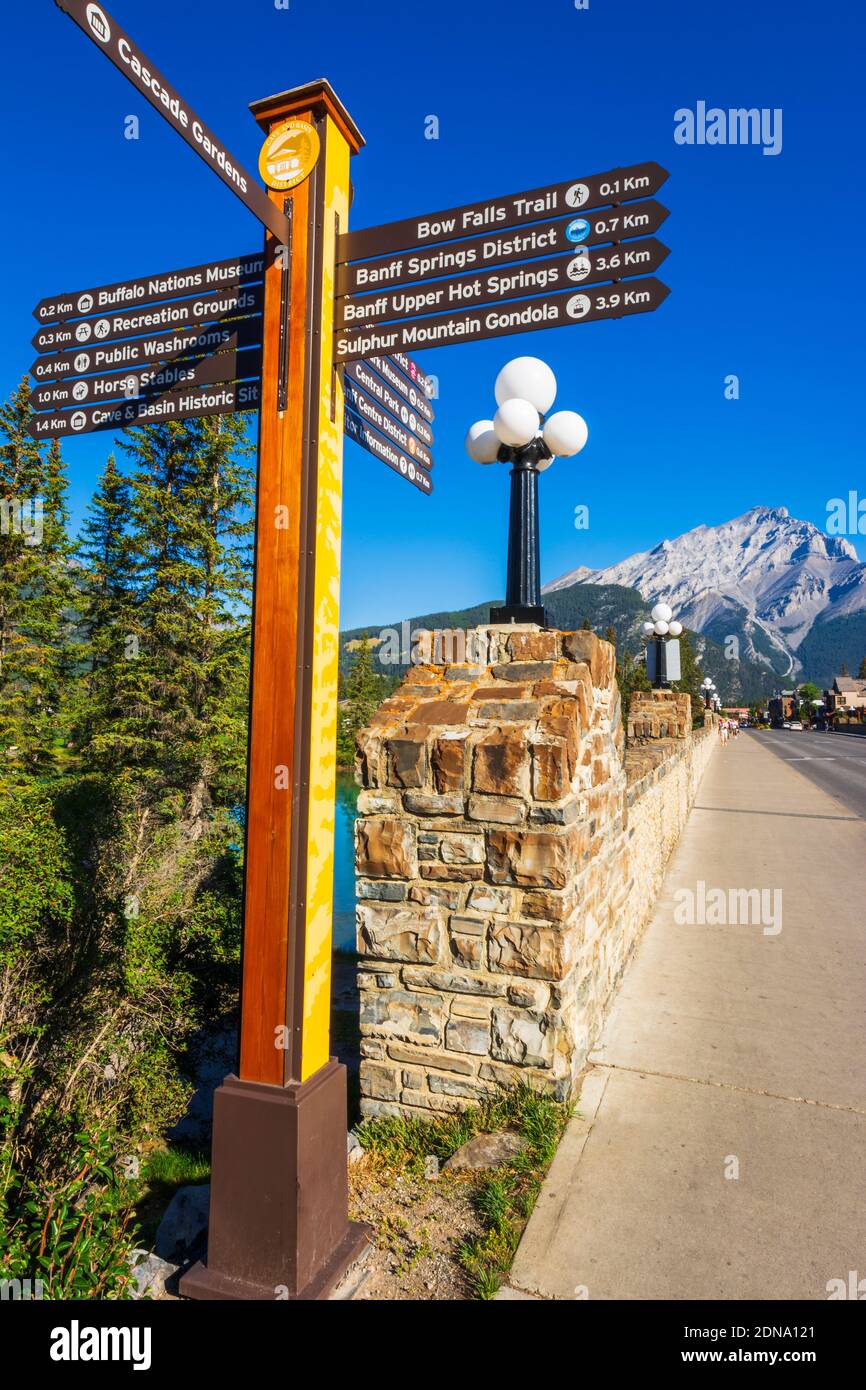 Banff national park tourist information hi-res stock photography and ...