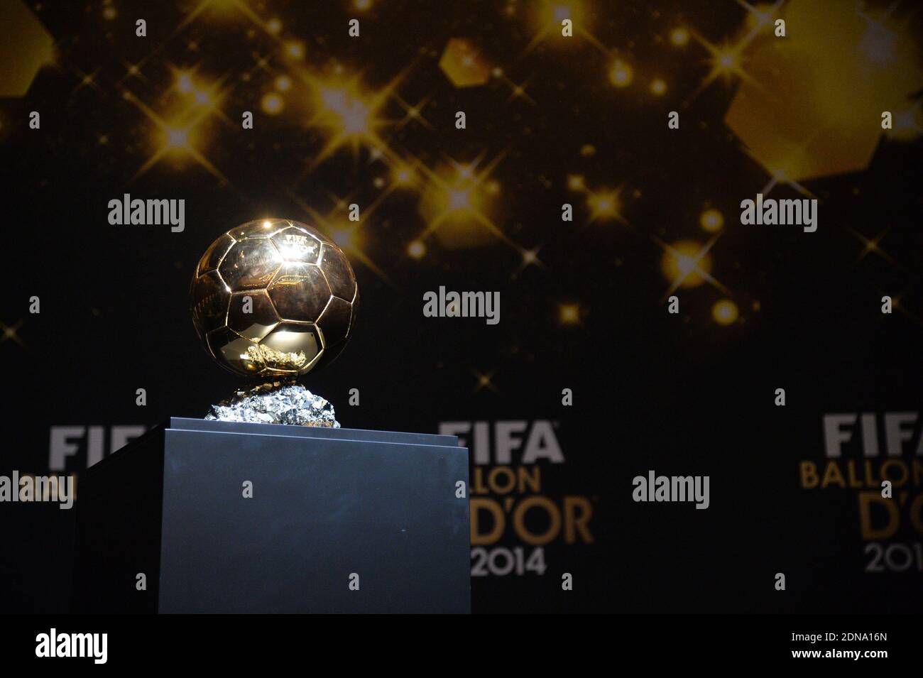 Ballon d'or trophy hi-res stock photography and images - Alamy