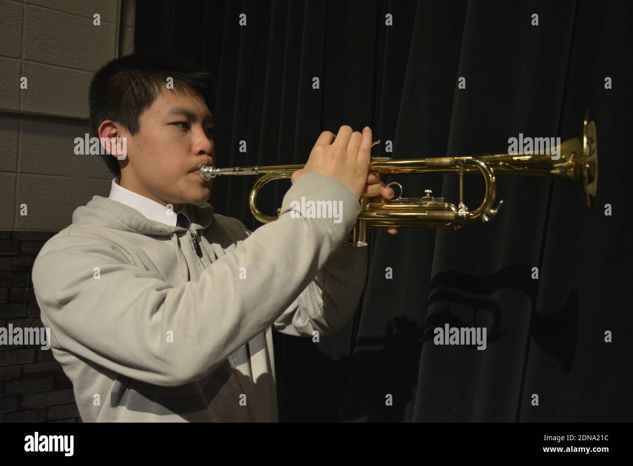Indian man playing trumpet hi-res stock photography and images - Alamy