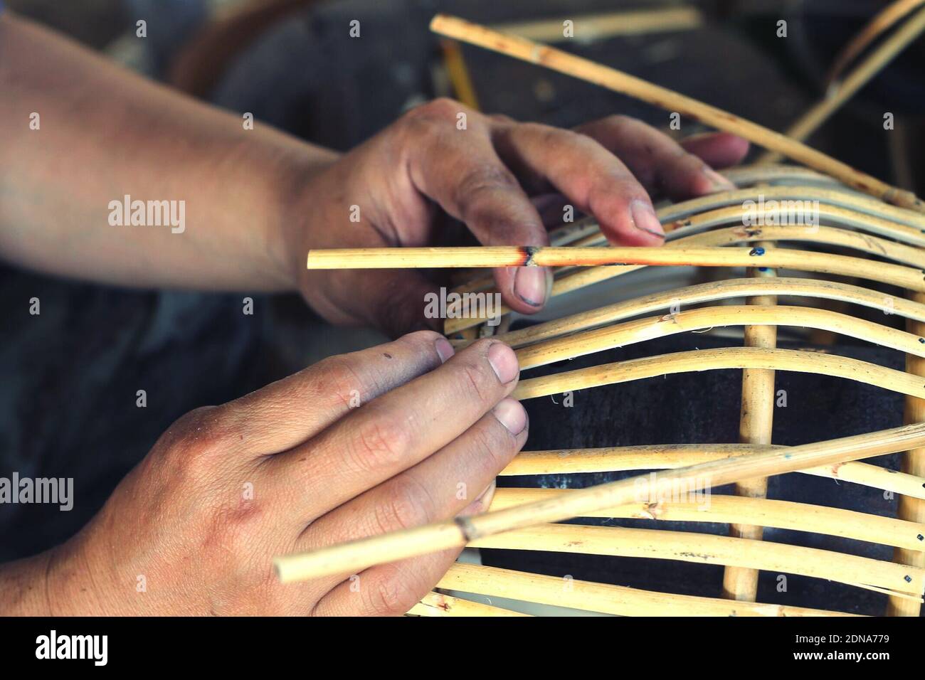 Close up hand making basket hi-res stock photography and images - Alamy
