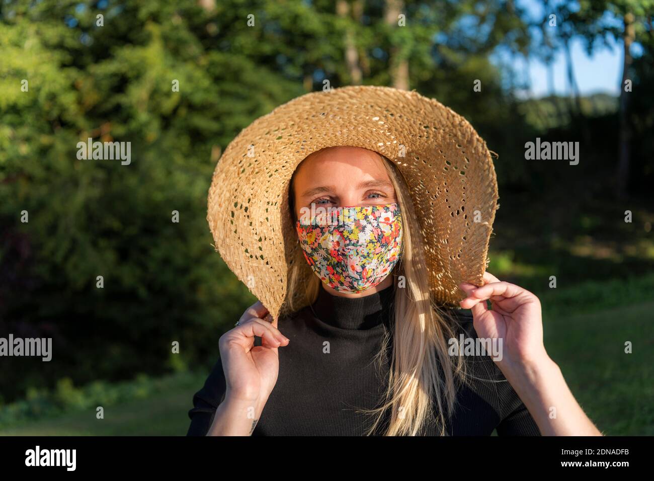 Beautiful young woman wearing a stylish fashionable coronavirus face ...