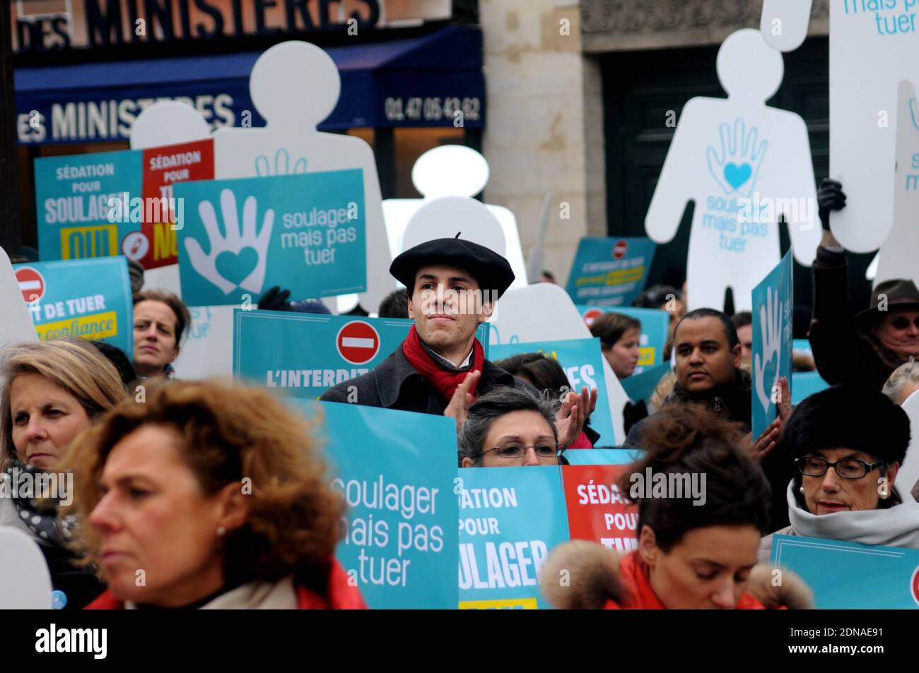 People demonstrate to protest against euthanasia and to ask for more ...