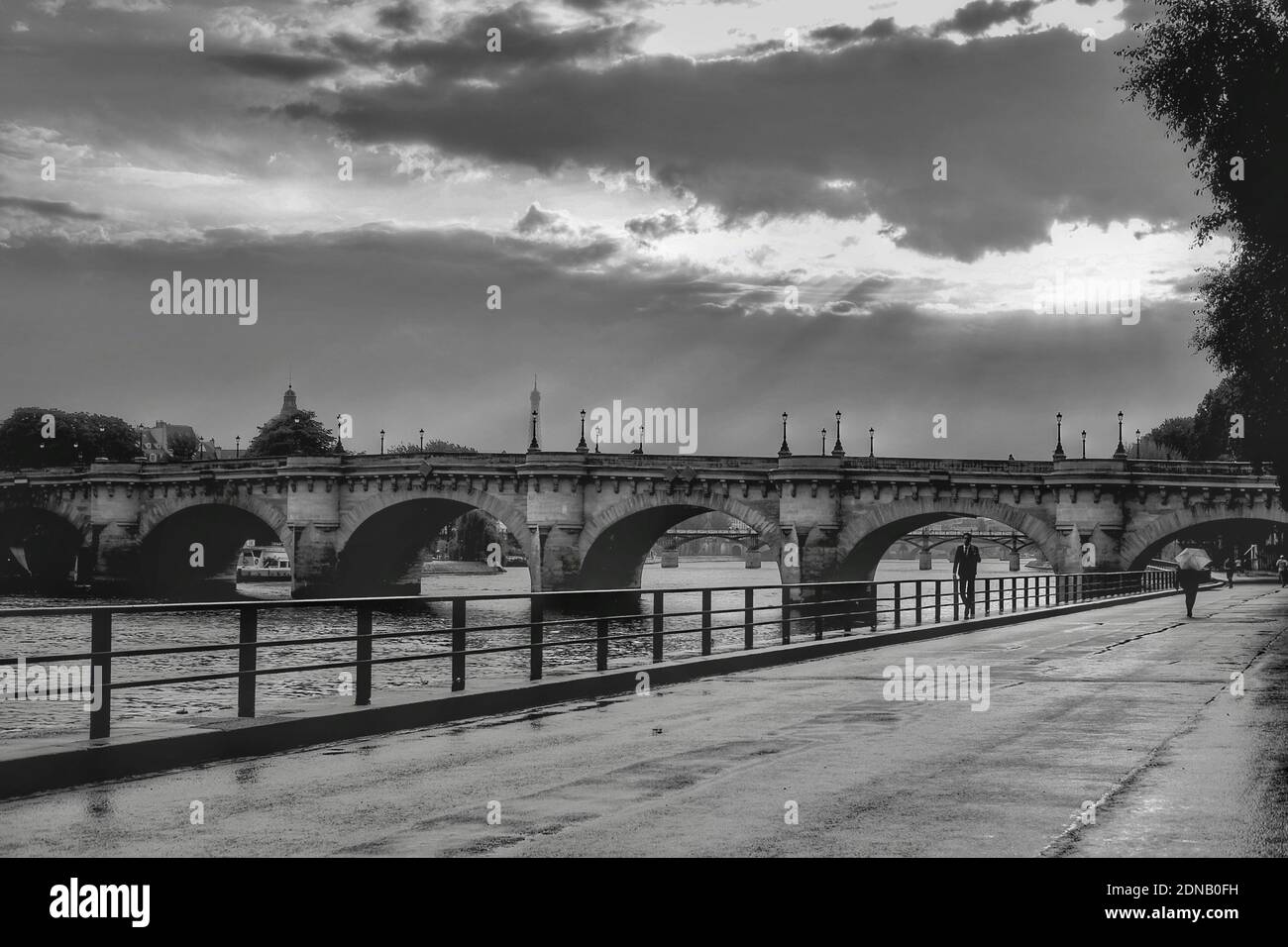 Silhouette man walking under bridge hi-res stock photography and images ...