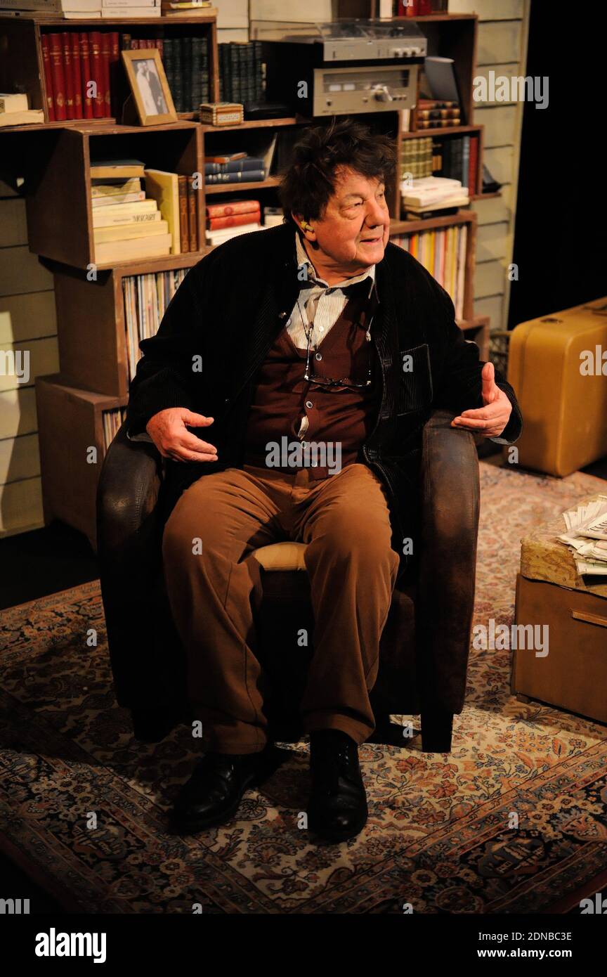 Marcel Marechal during a presentation of Israel Horovitz's play Opus ...