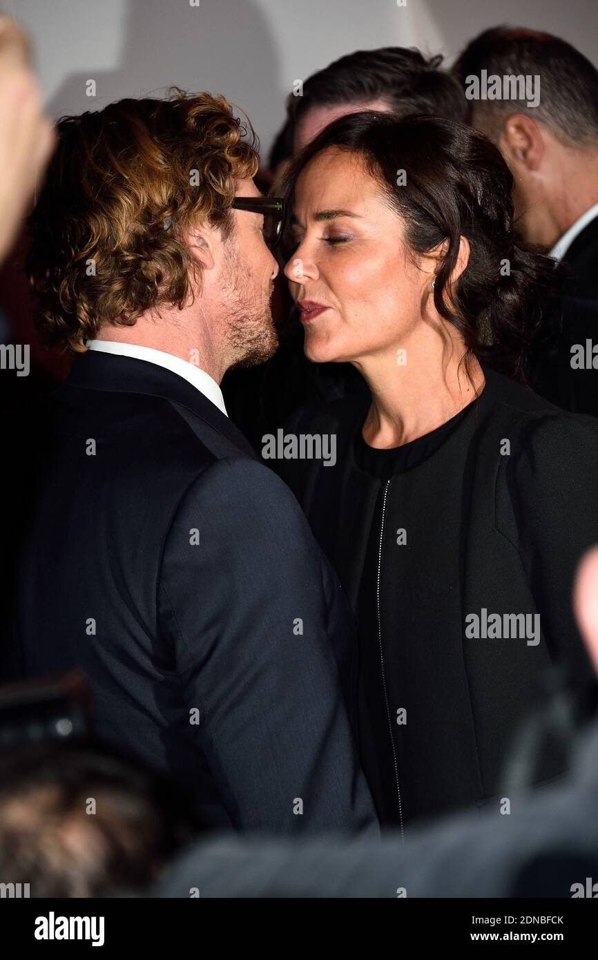 Simon Baker and wife Rebecca Riggs attending The Mentalist photocall ...