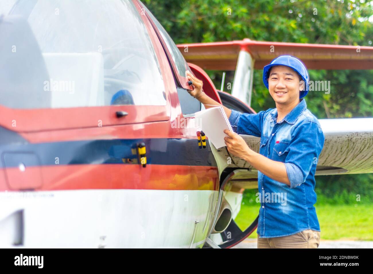 Inspecting an airplane hi-res stock photography and images - Alamy