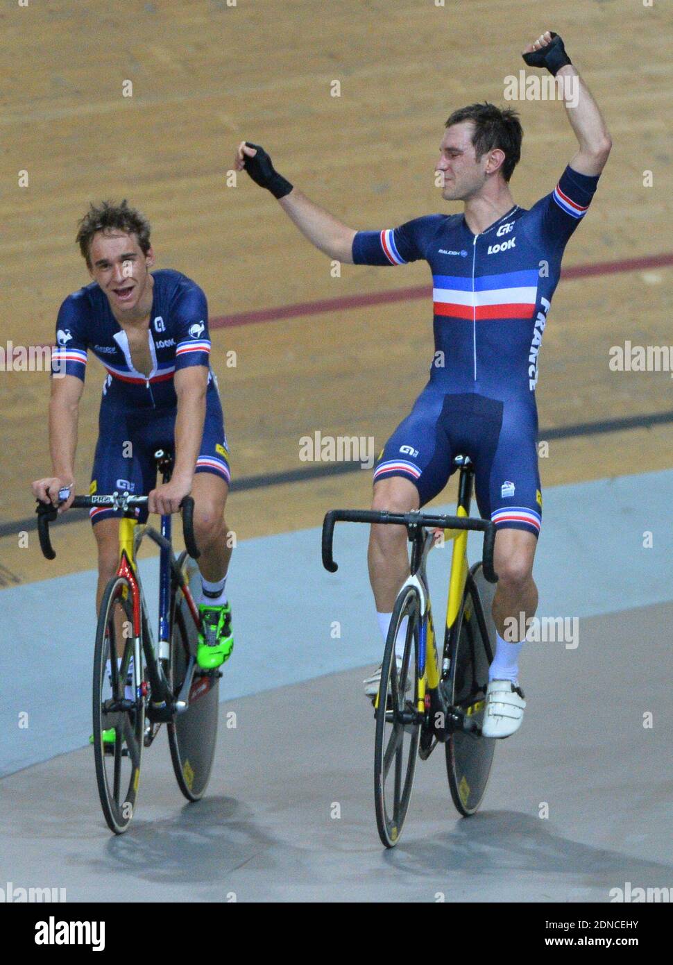 France's Bryan Coquard and Morgan Kneisky compete in the Men's Madison ...