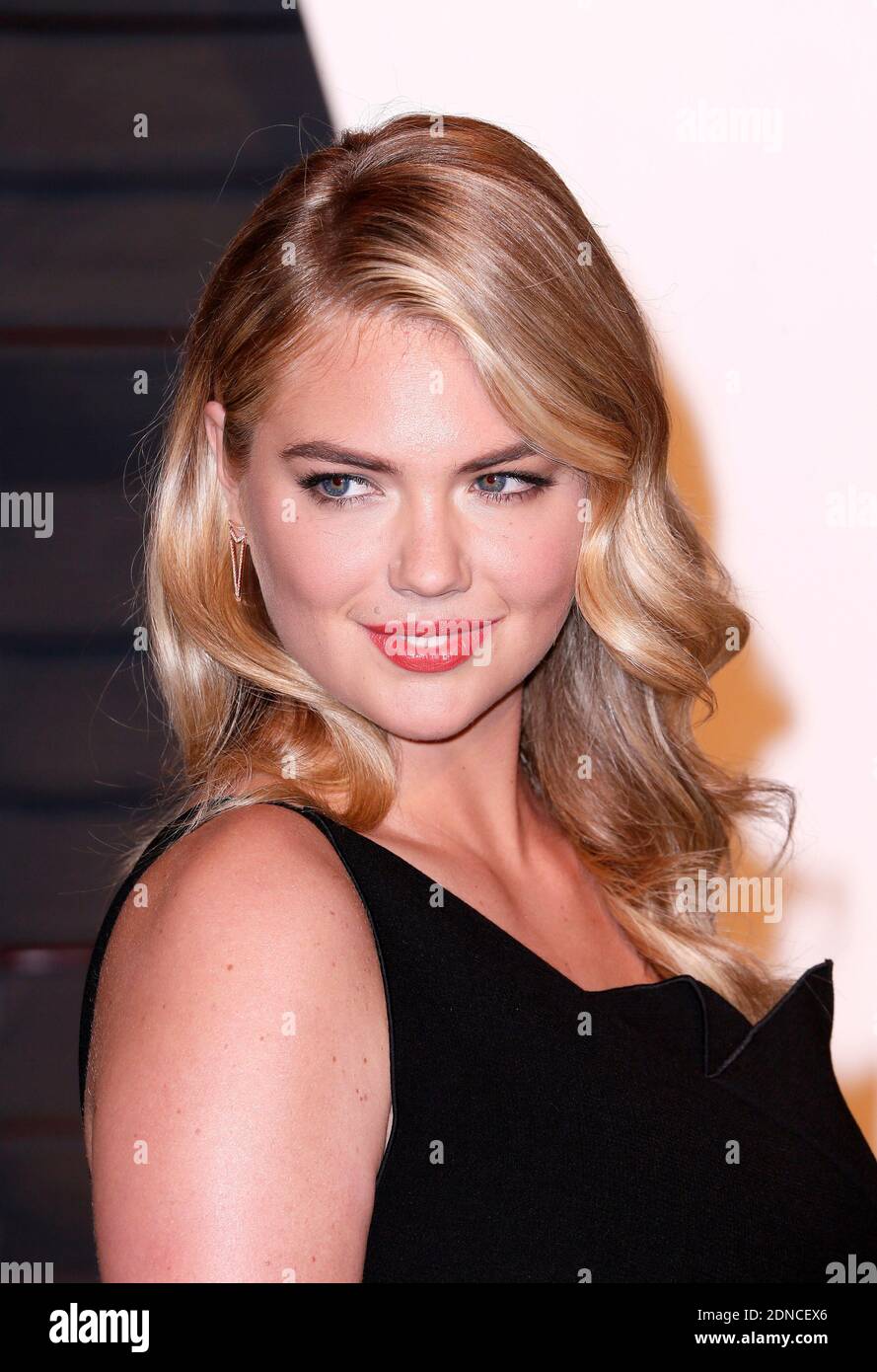 Kate Upton attends the 2015 Vanity Fair Oscar Party hosted by Graydon ...