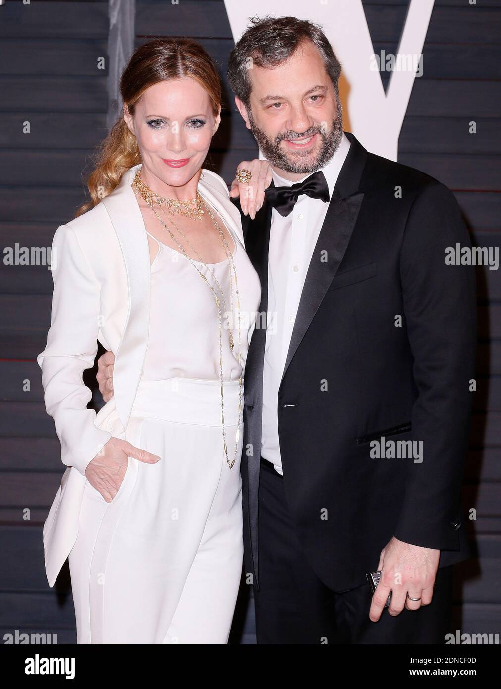 Leslie Mann and Judd Apatow attend the 2015 Vanity Fair Oscar Party ...