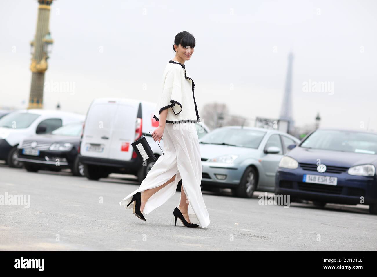 Street style, Laura COmolli (fashion blogger) arriving at Valentino ...