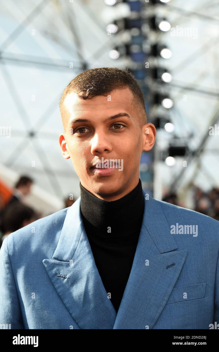 Stromae arrives to Louis Vuitton Fall/Winter 2015-2016 Ready-To-Wear ...