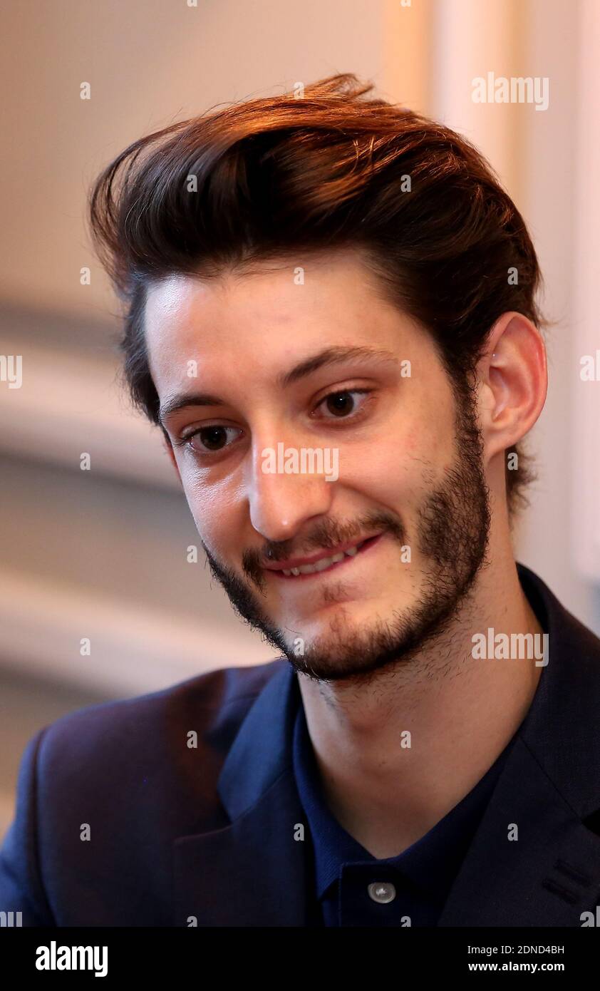 Un homme ideal hi-res stock photography and images - Alamy