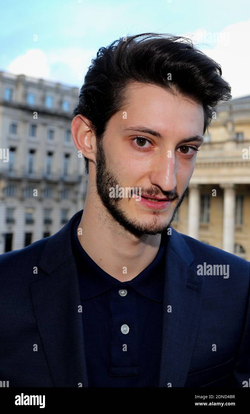 Homme ideal hi-res stock photography and images - Alamy