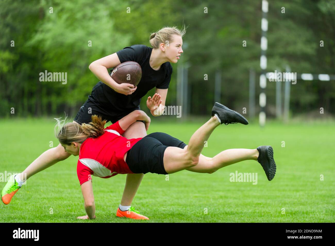Full length tackling rugby hi-res stock photography and images - Alamy