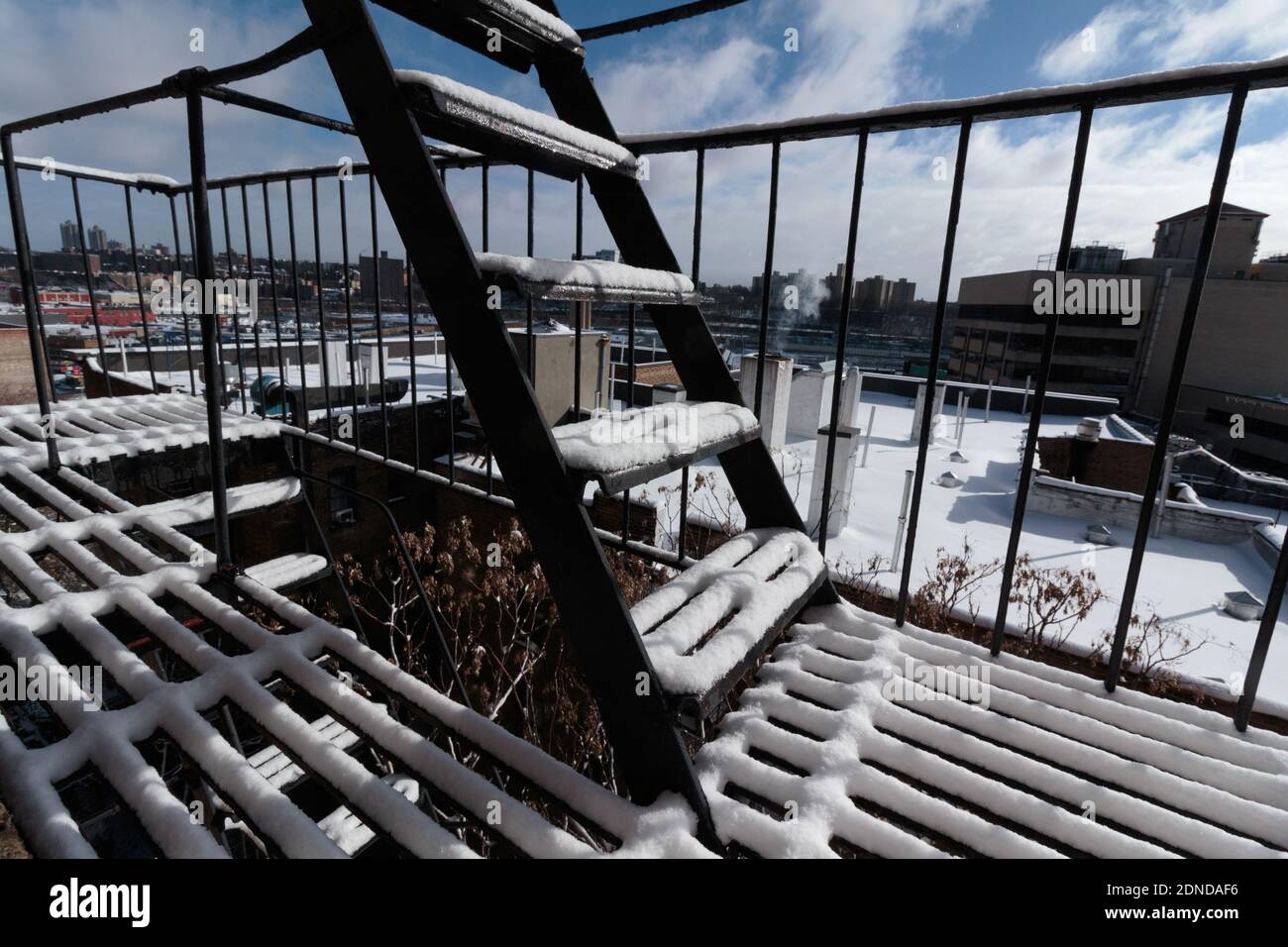 Snow covered fire escape hi-res stock photography and images - Alamy