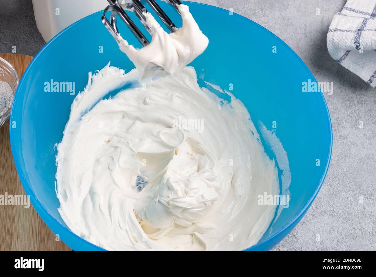 Whipping cream mixer hi-res stock photography and images - Alamy