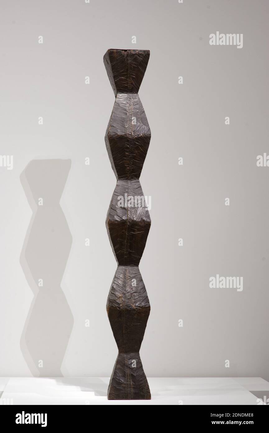 Brancusi's endless column hi-res stock photography and images - Alamy