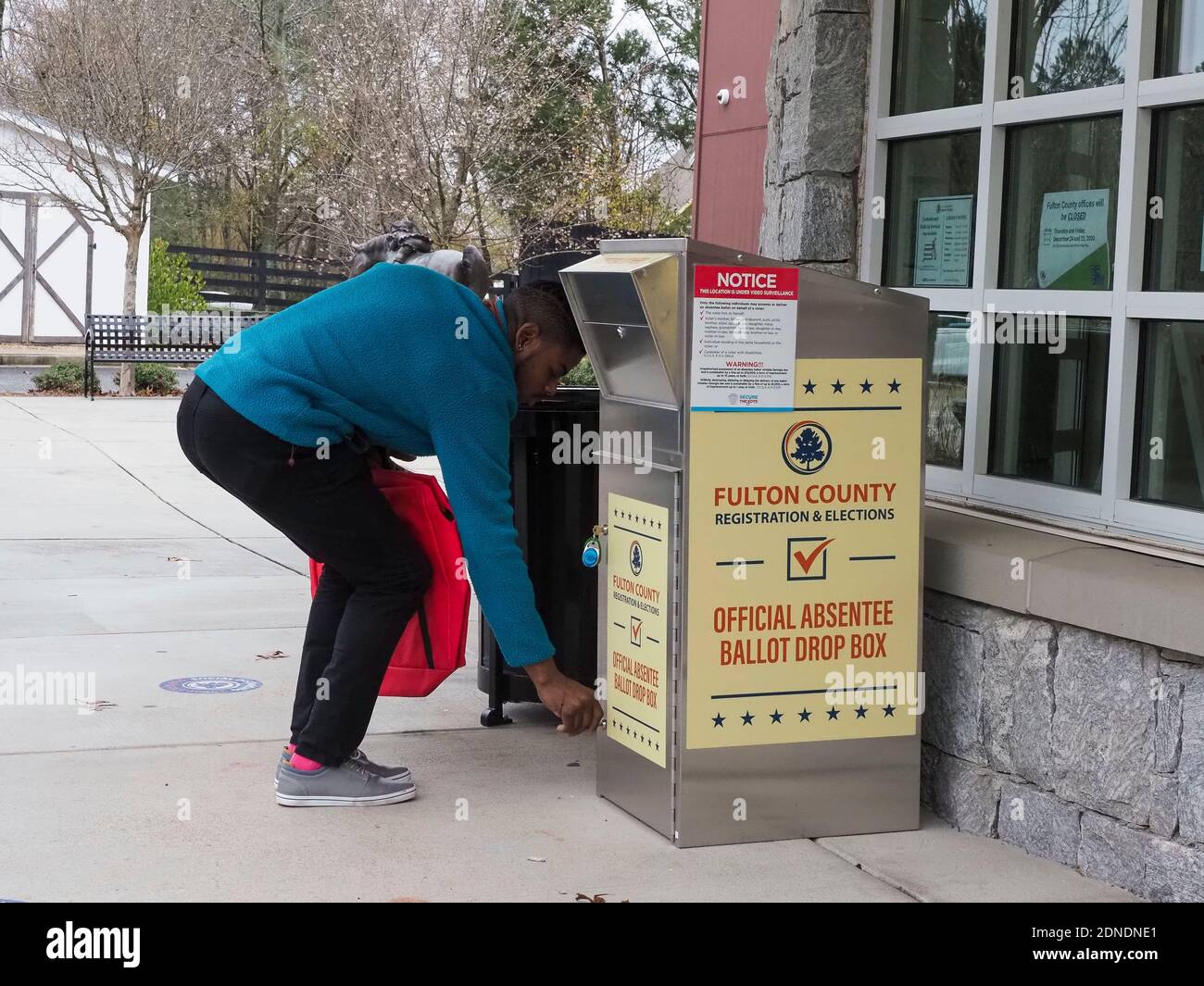 Georgia election worker ballot hi-res stock photography and images - Alamy
