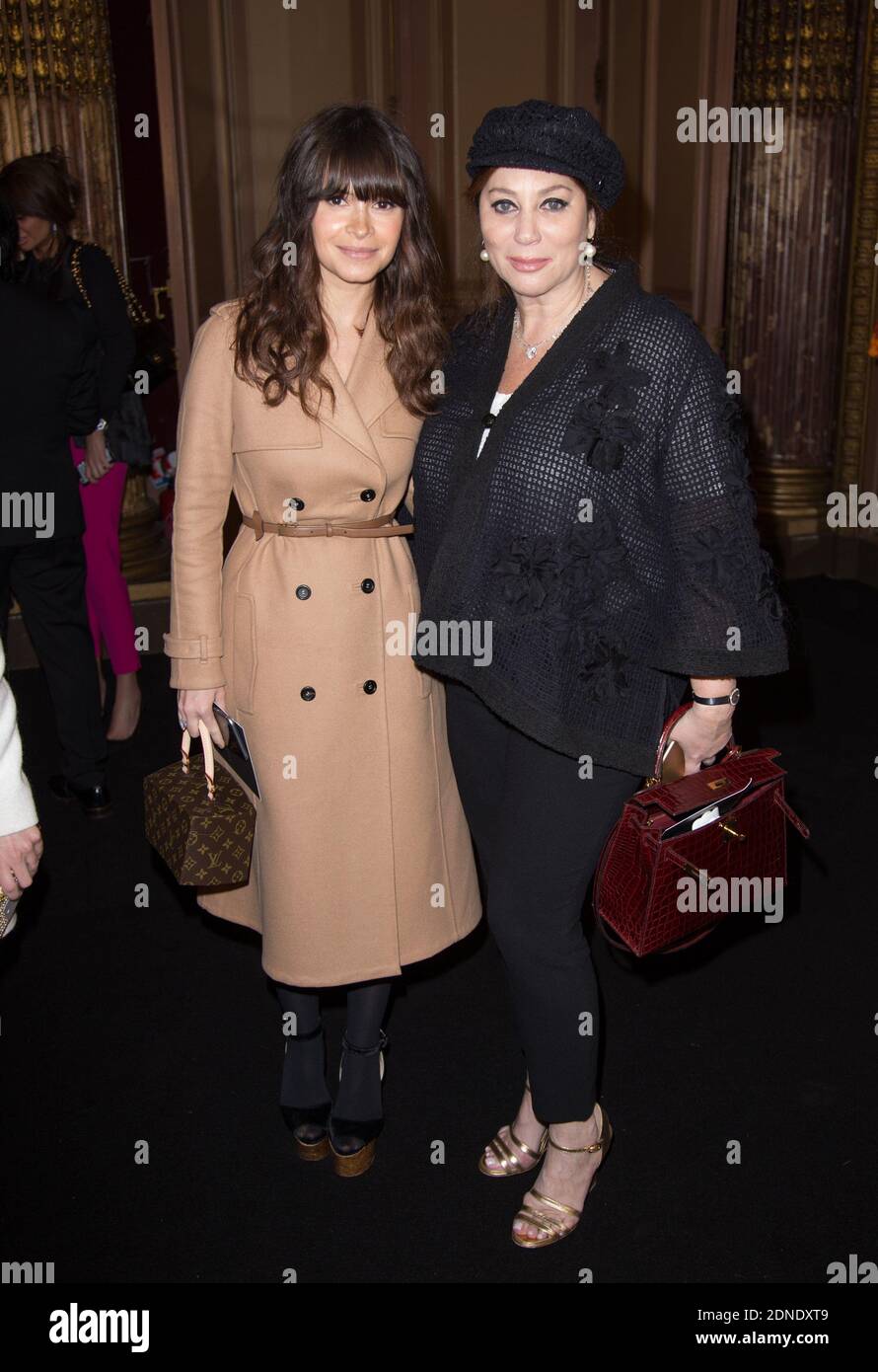 MIROSLAVA DUMA ET L'ACHETEUSE RUSSE MODE ALLA VERBER - PEOPLE AU DEFILE ...