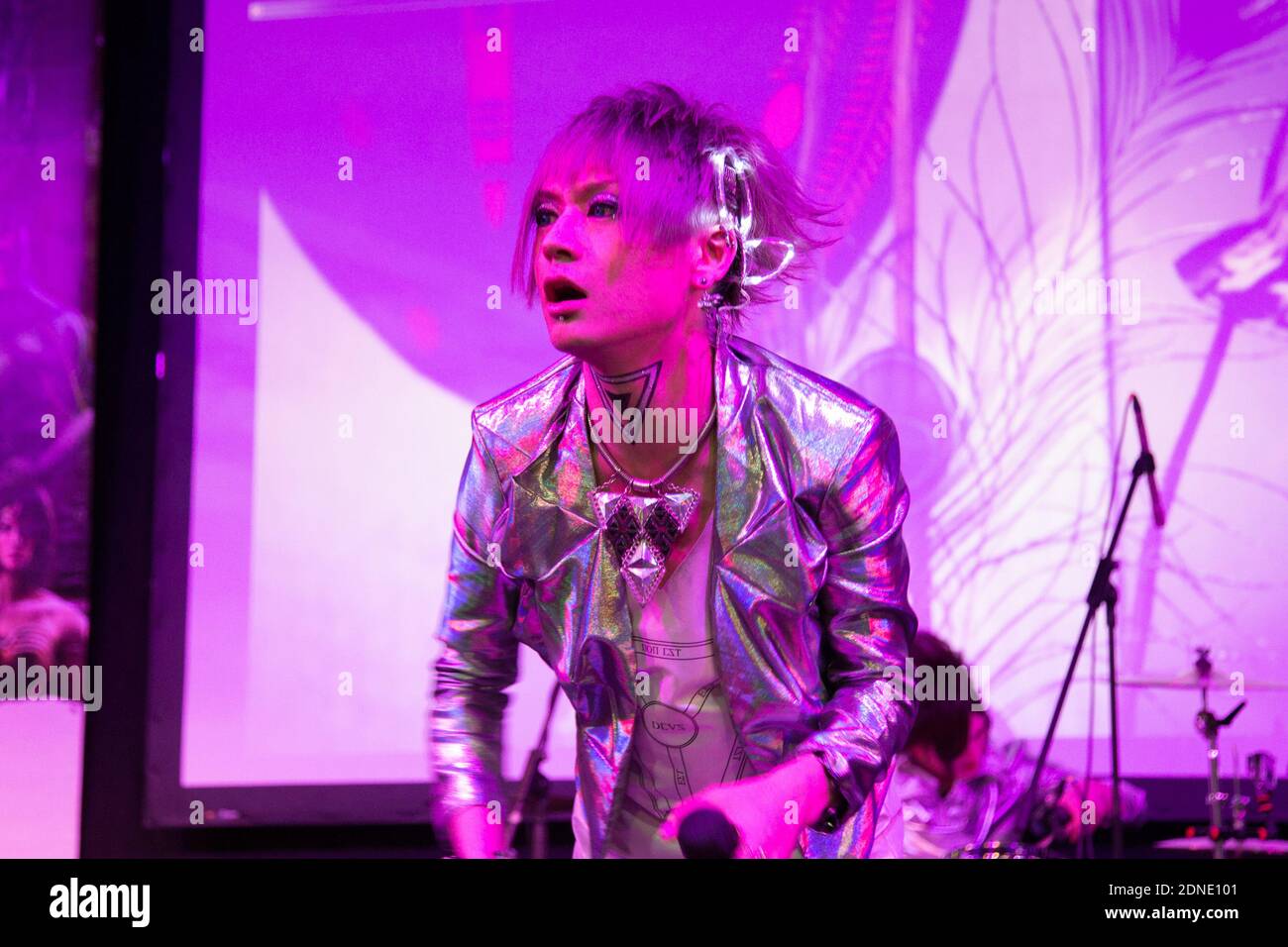 Ryo suke, le bassiste de Lolita23q et son groupe 'WING WORKS' en ...