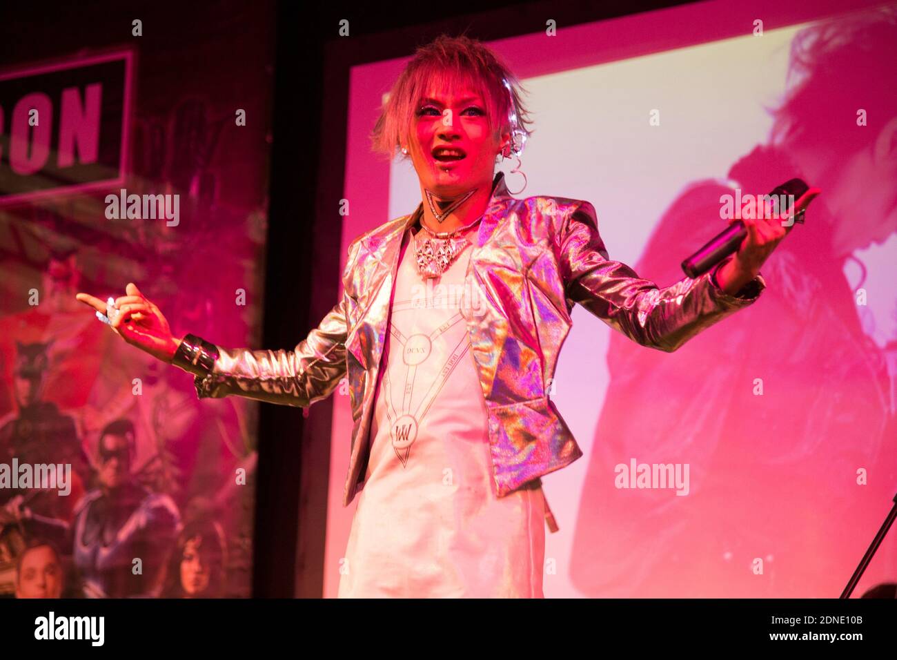 Ryo suke, le bassiste de Lolita23q et son groupe 'WING WORKS' en ...