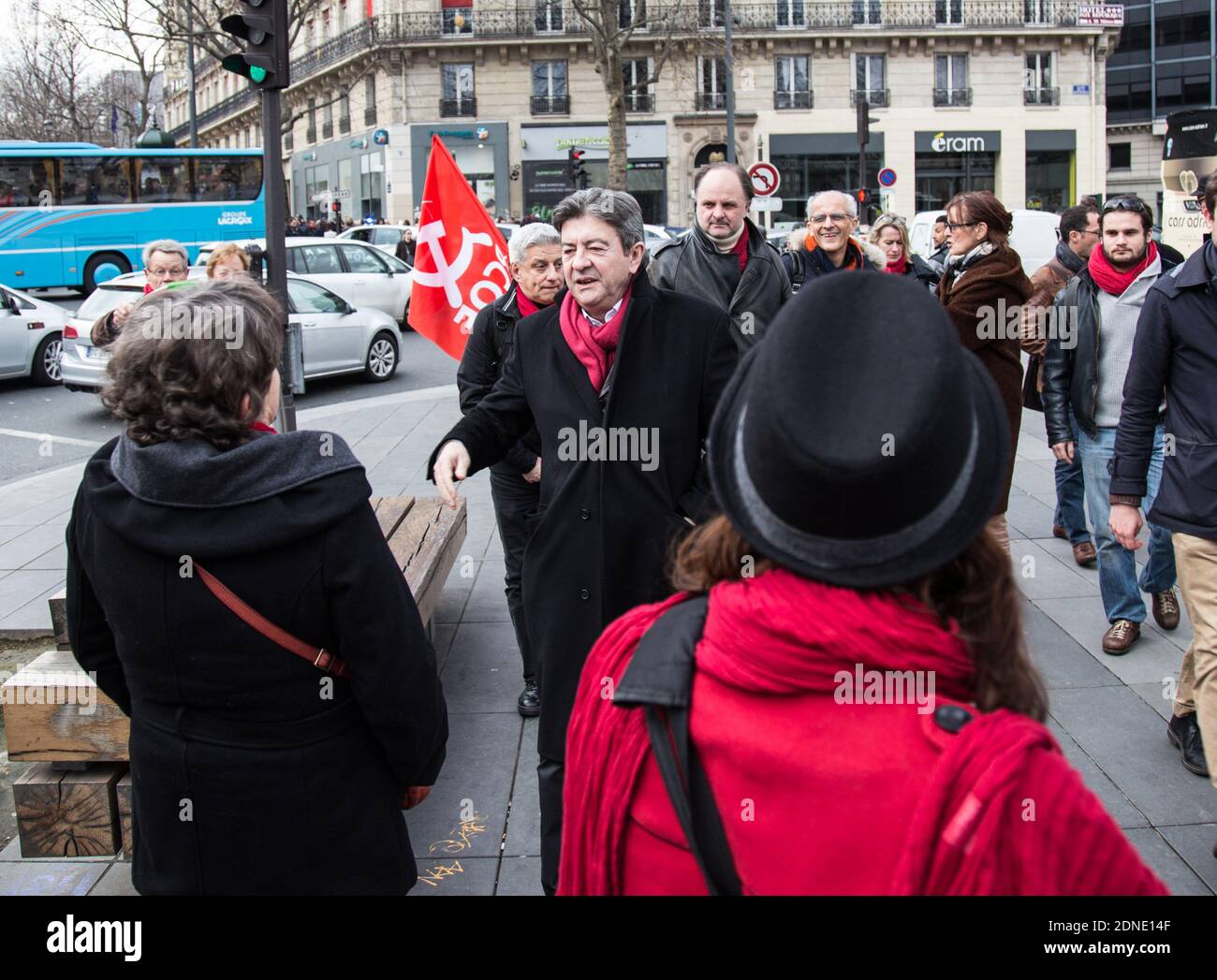 JEAN-LUC MELENCHON - MANIFESTATION A PARIS DE SOLIDARITE AVEC LE PEUPLE ...