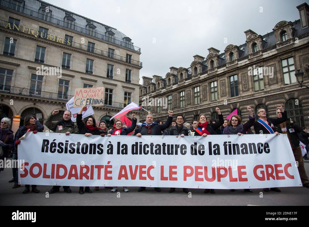 MANIFESTATION A PARIS DE SOLIDARITE AVEC LE PEUPLE GREC Photo by Nasser ...