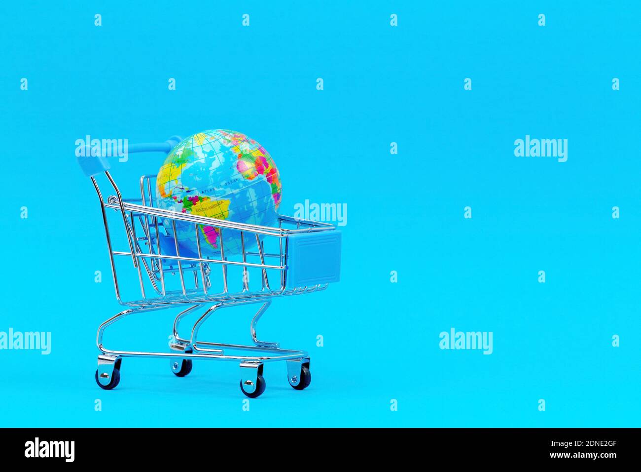 Miniature shopping trolly hi-res stock photography and images - Alamy