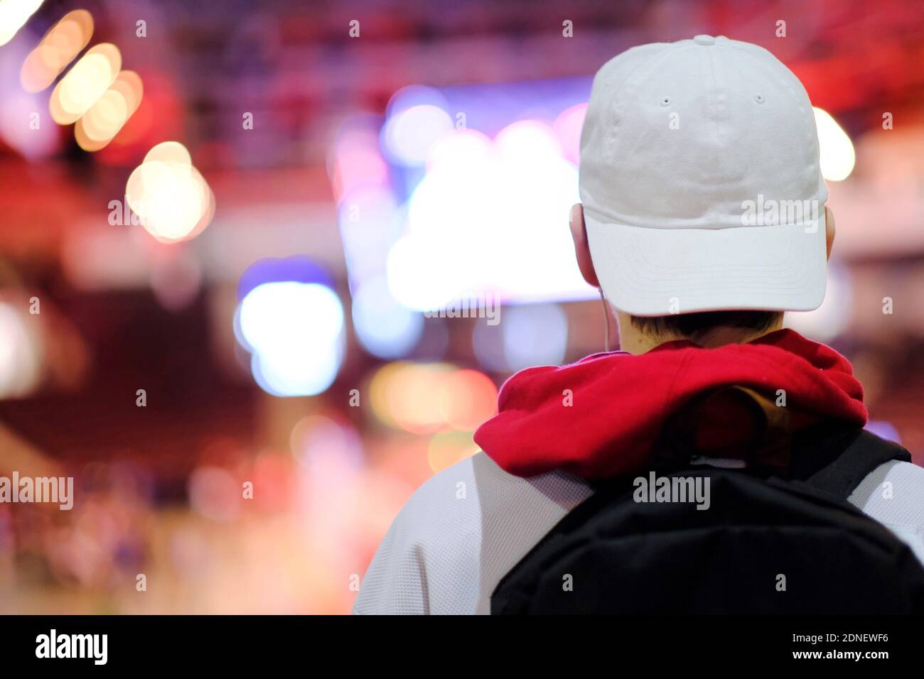 Boy wearing cap rear view hi-res stock photography and images - Alamy