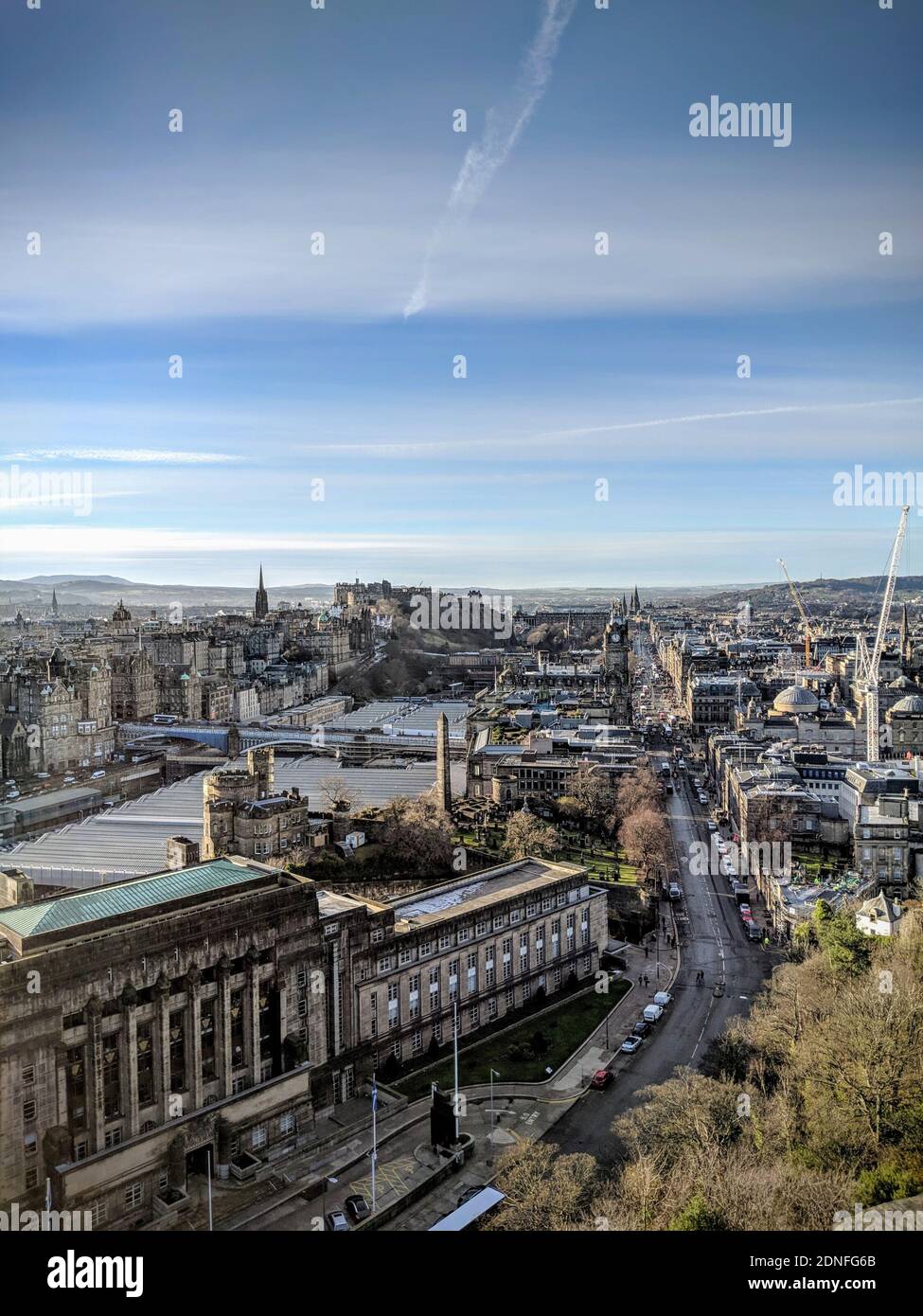 Edinburgh high street elevated hi-res stock photography and images - Alamy