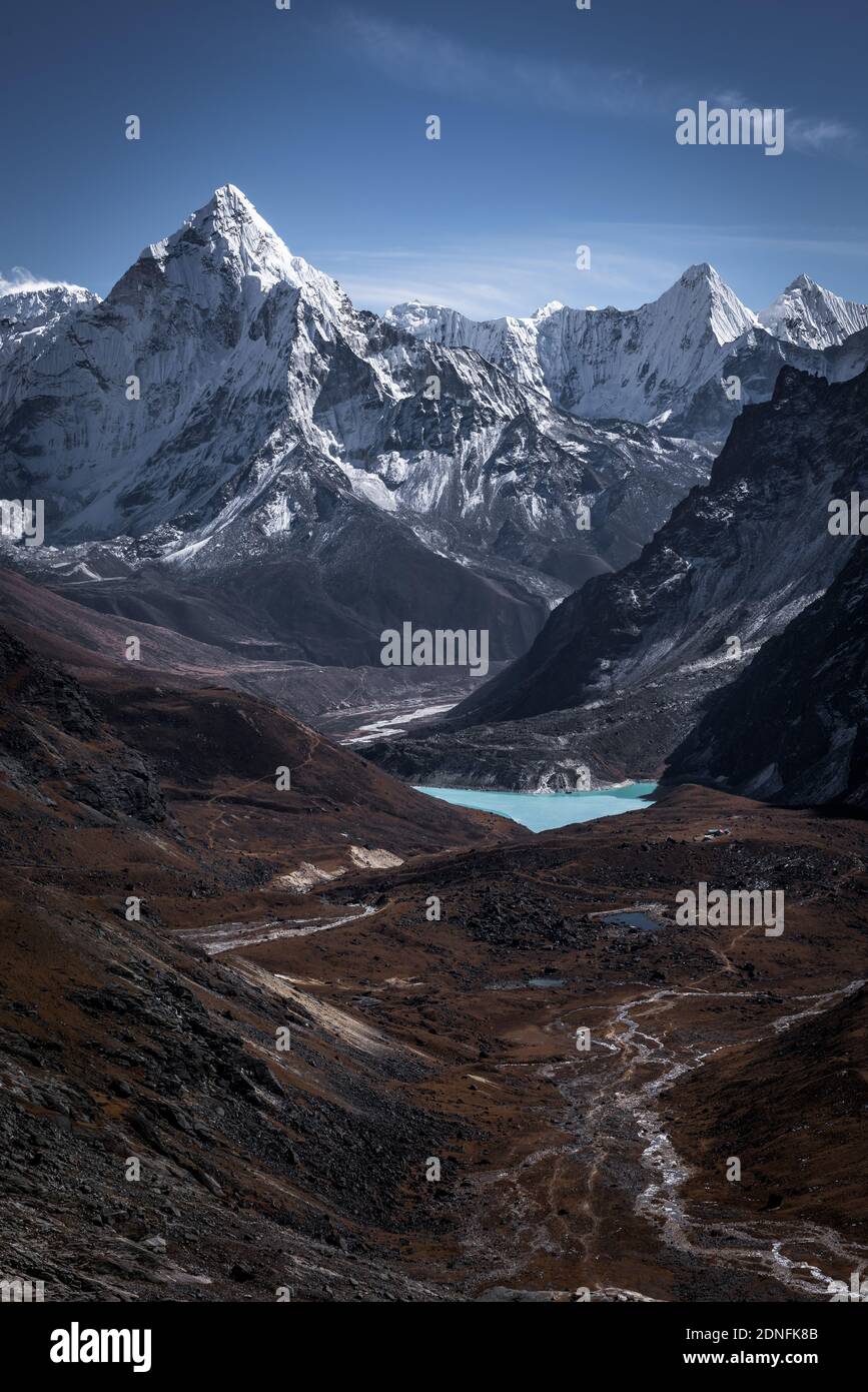 Valley in the Himalayan Mountains Stock Photo - Alamy