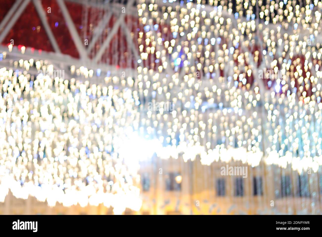Yellow street lights hi-res stock photography and images - Alamy