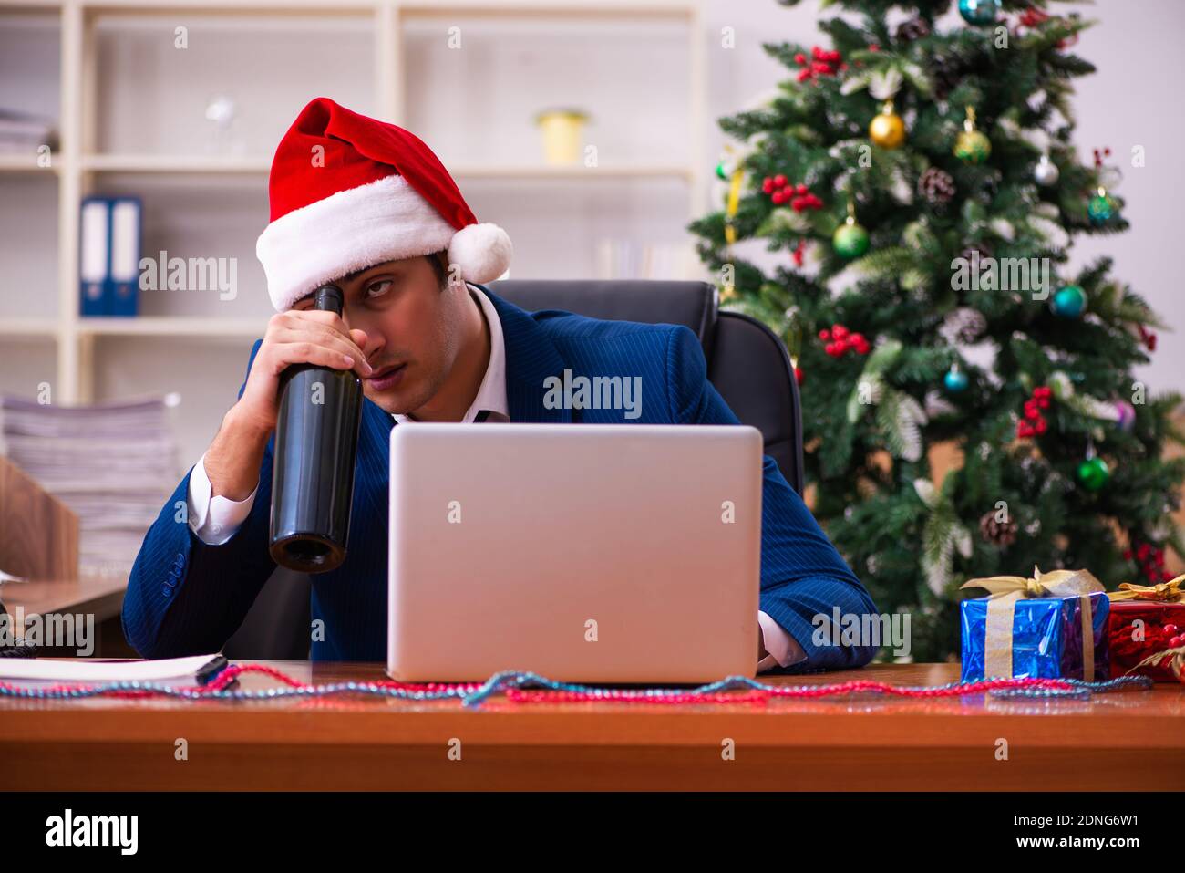 Employee in office during christmas party Stock Photo - Alamy