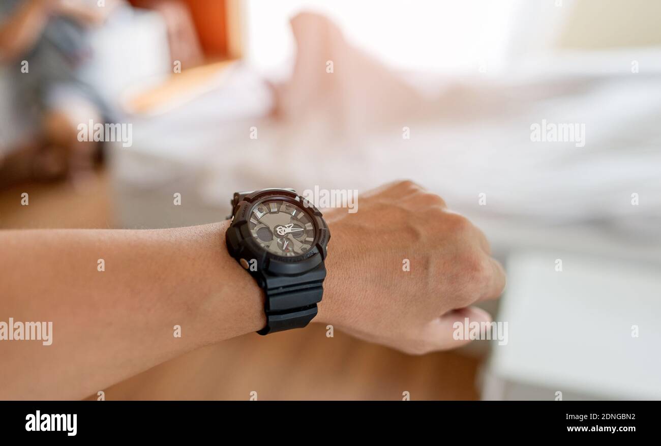 Men wearing watches hi-res stock photography and images - Alamy