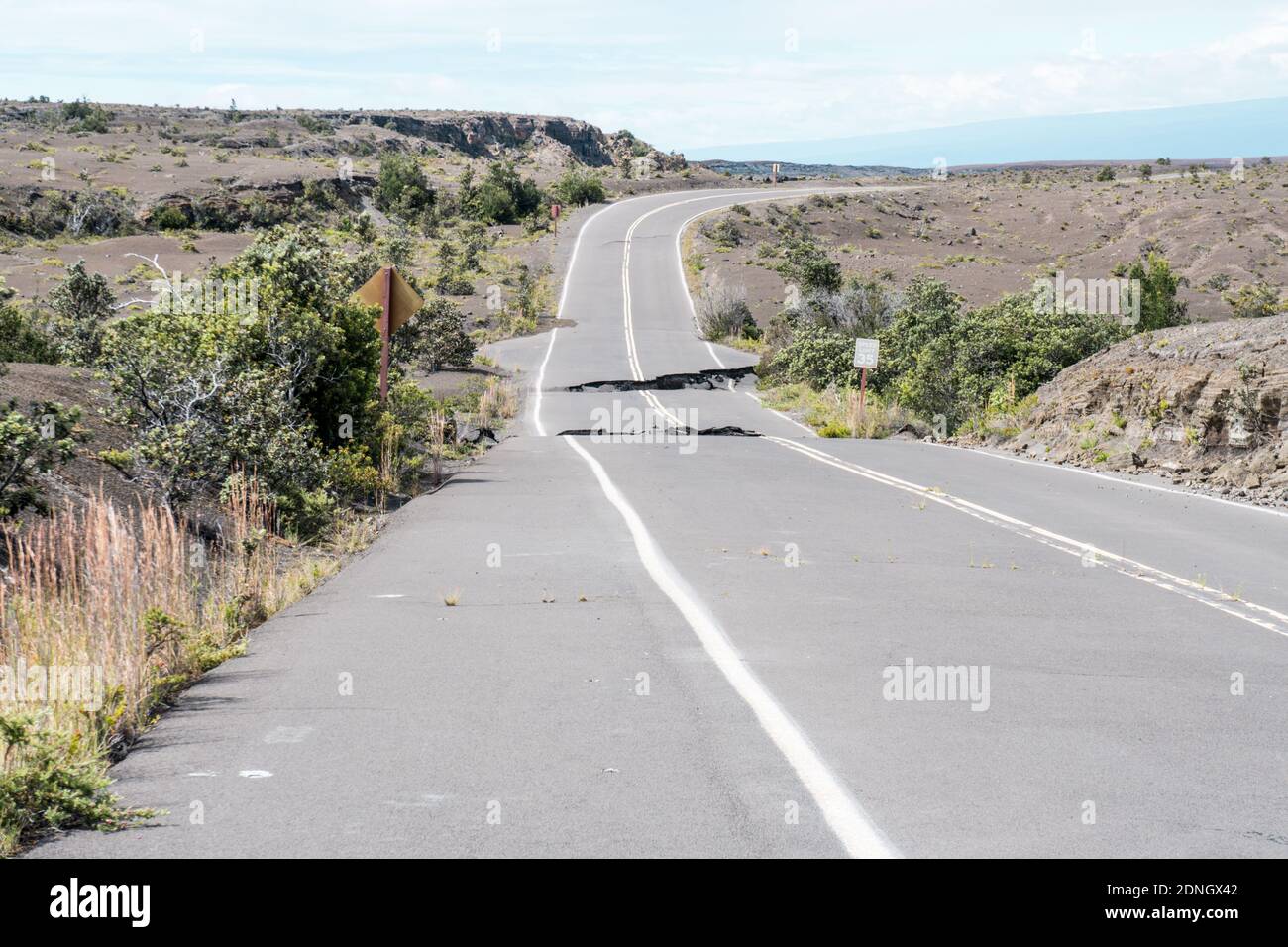 Earthquake road hi-res stock photography and images - Alamy