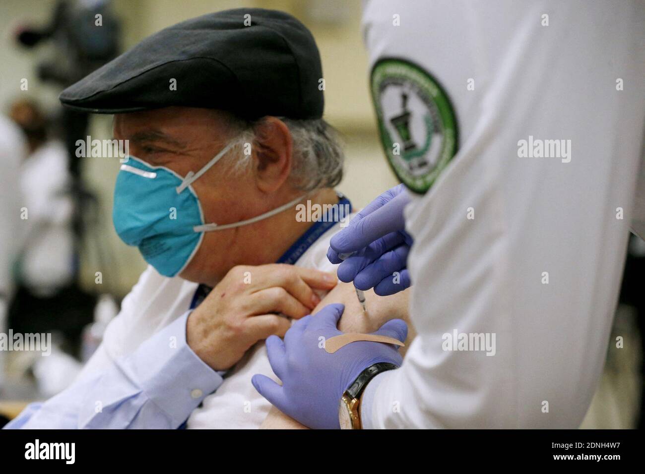 NO FILM, NO VIDEO, NO TV, NO DOCUMENTARY - Bellal Alzalam vaccinates Dr ...