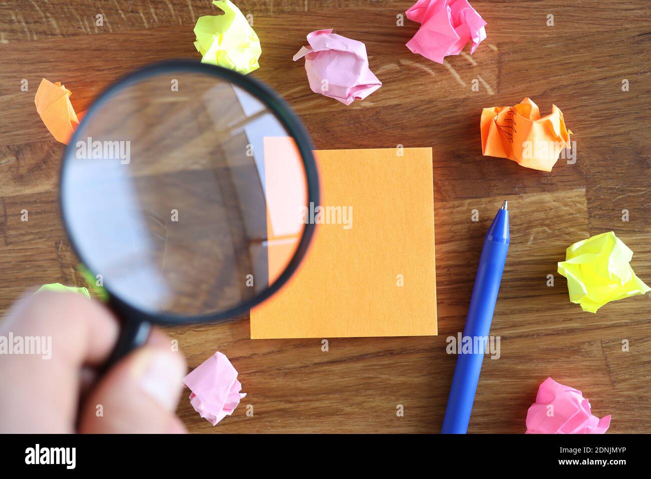 Magnifying glass sticker hi-res stock photography and images - Alamy