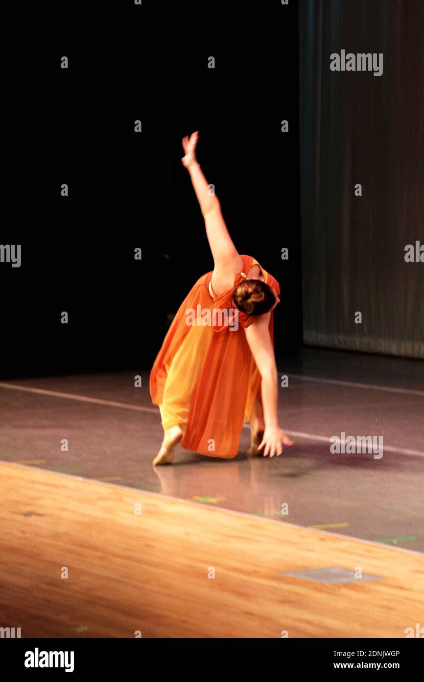 Dancing backwards hi-res stock photography and images - Alamy