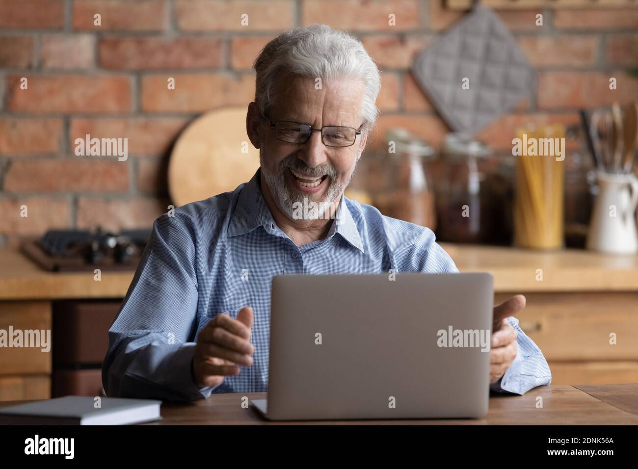 Senior businessman happy read hi-res stock photography and images - Alamy