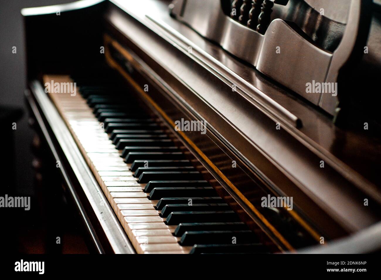 High angle view grand piano hi-res stock photography and images - Alamy