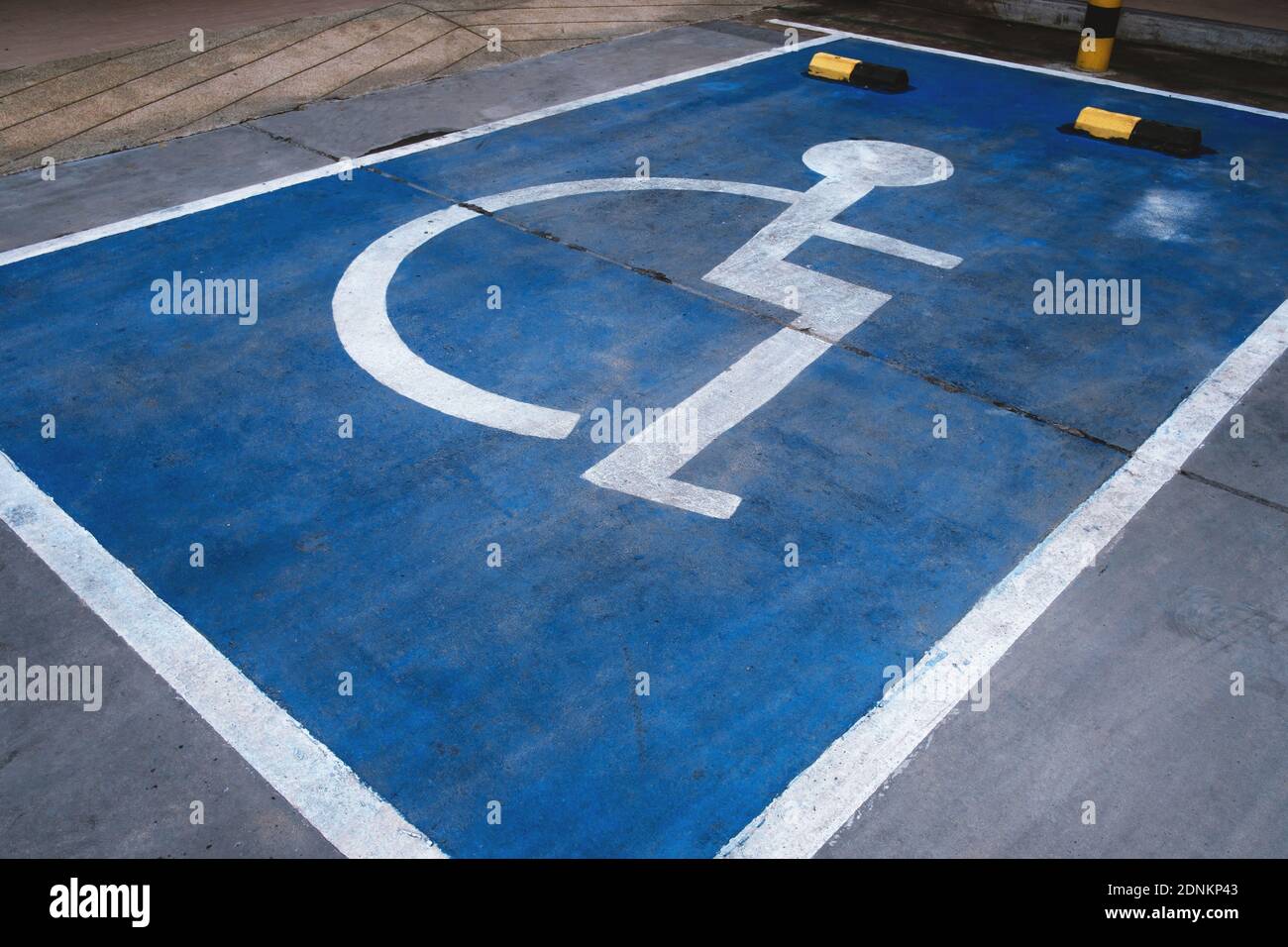 Arrow pool hi-res stock photography and images - Alamy