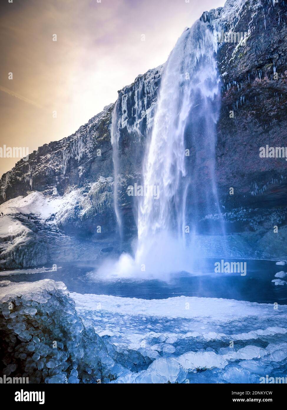 Frozen waterfall in iceland hi-res stock photography and images - Alamy