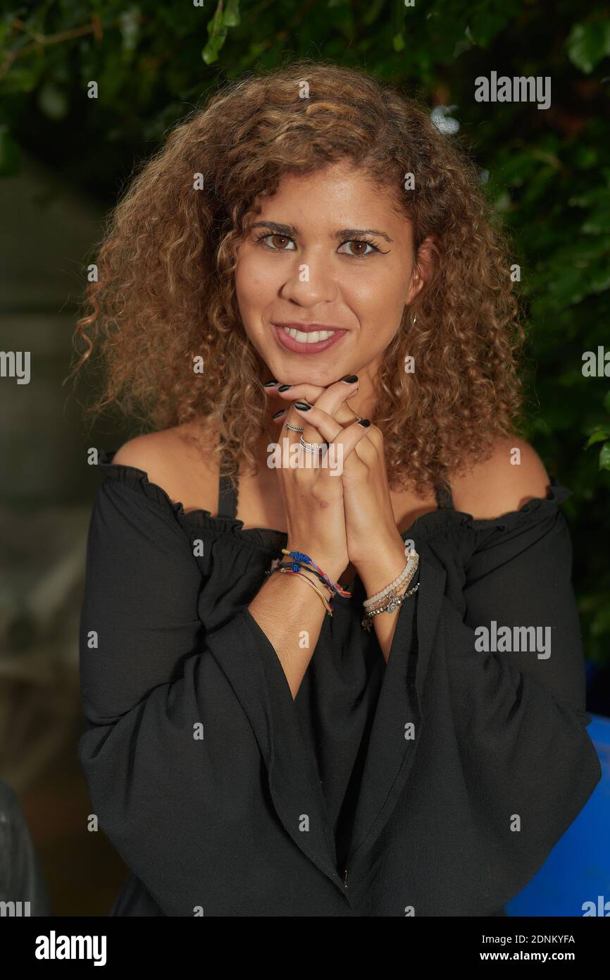 Julia hands hi-res stock photography and images - Alamy