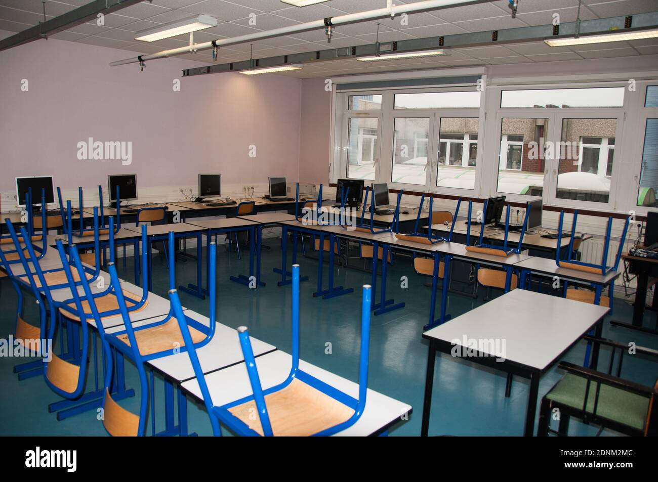 French class room hi-res stock photography and images - Alamy
