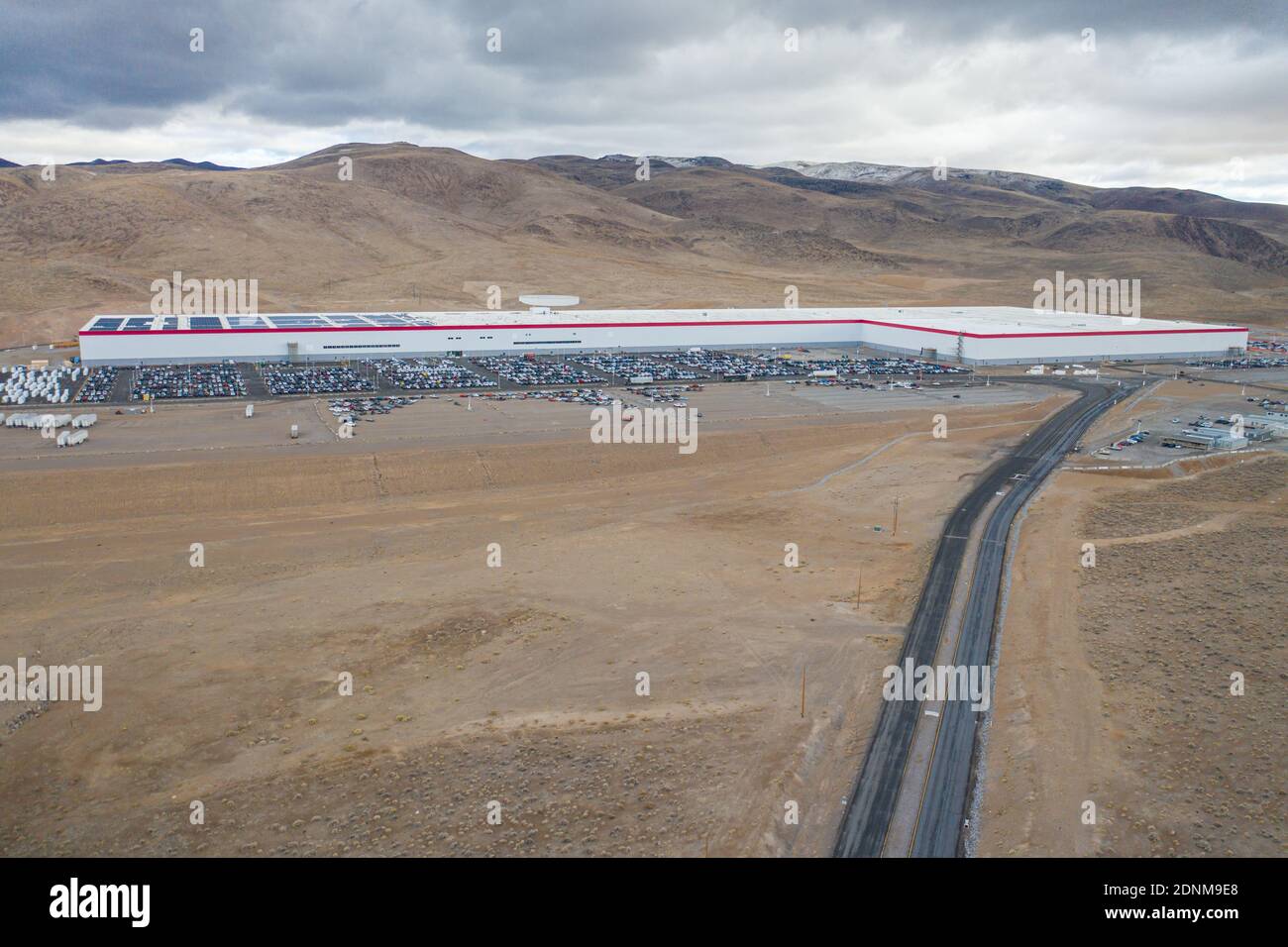 Tesla gigafactory nevada hi-res stock photography and images - Alamy