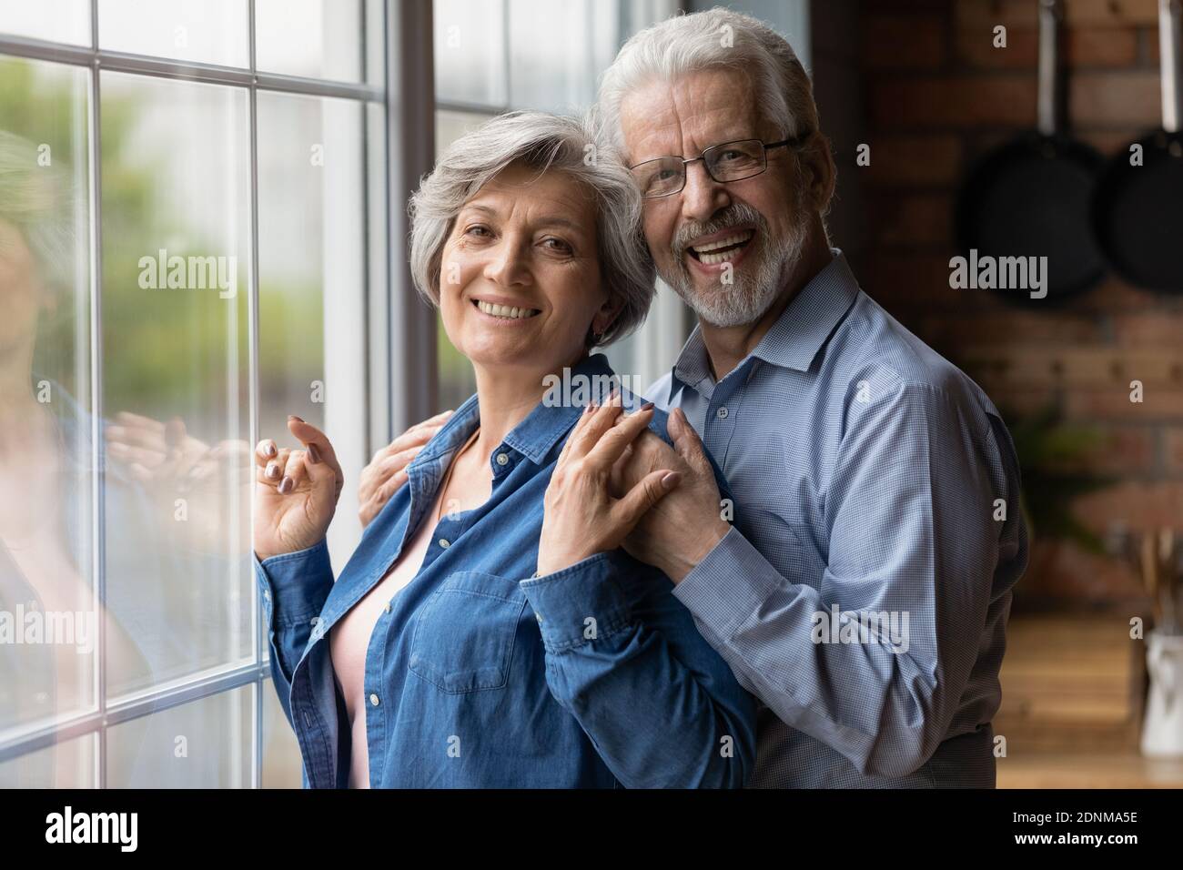 Couple 70s hi-res stock photography and images - Alamy