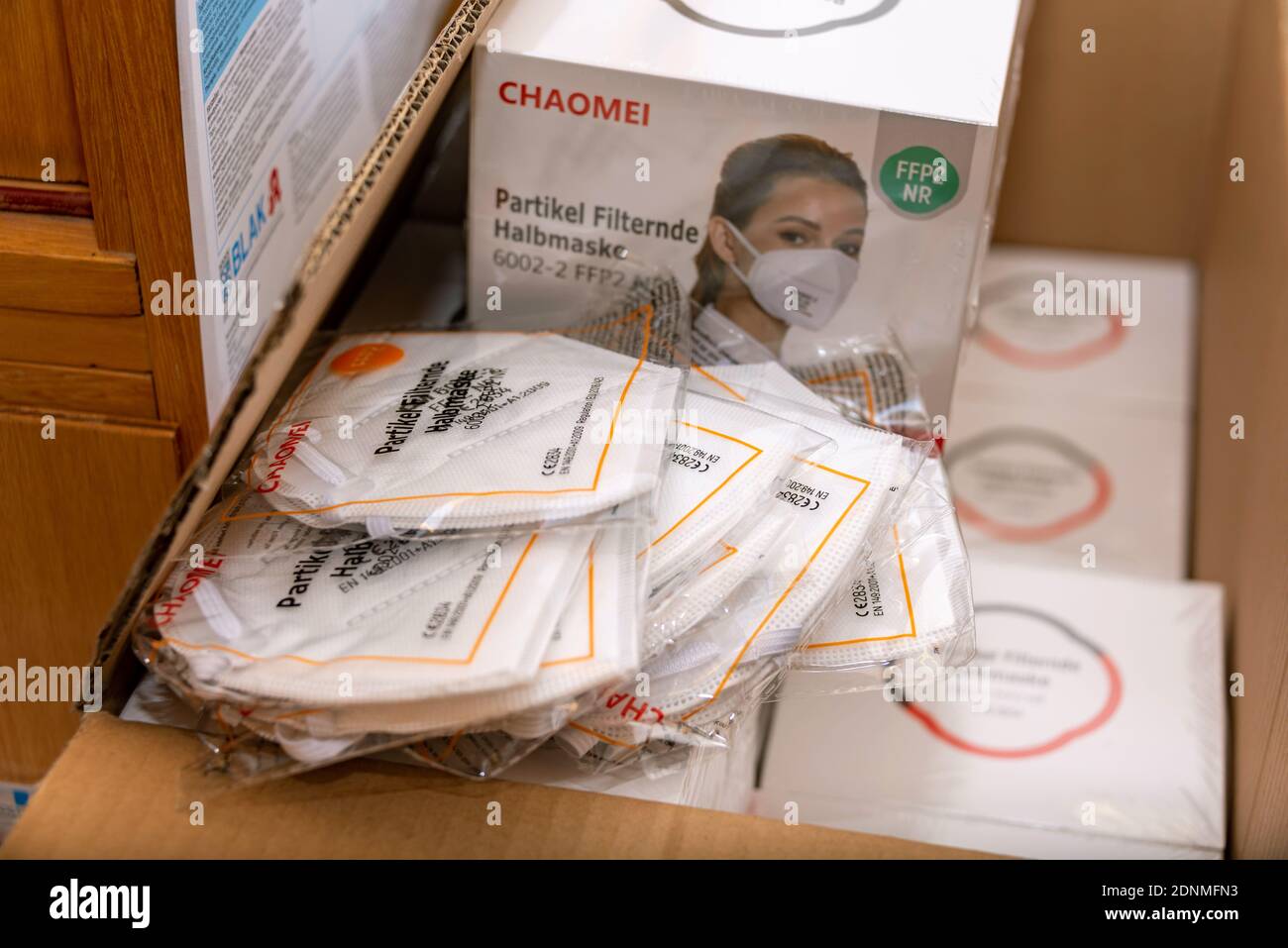 Ffp2 masks are in a box hi-res stock photography and images - Alamy