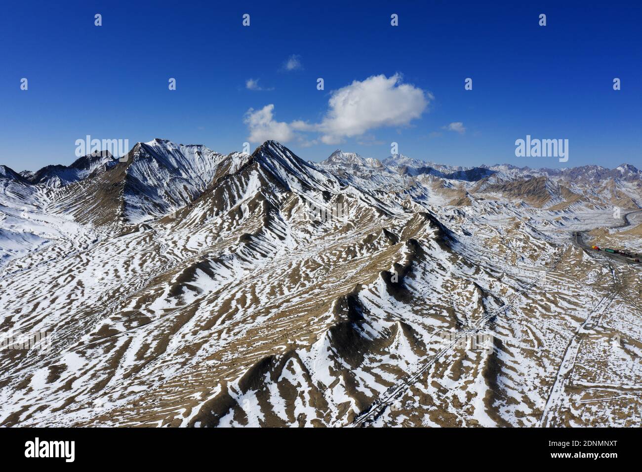 Altun mountains hi-res stock photography and images - Alamy
